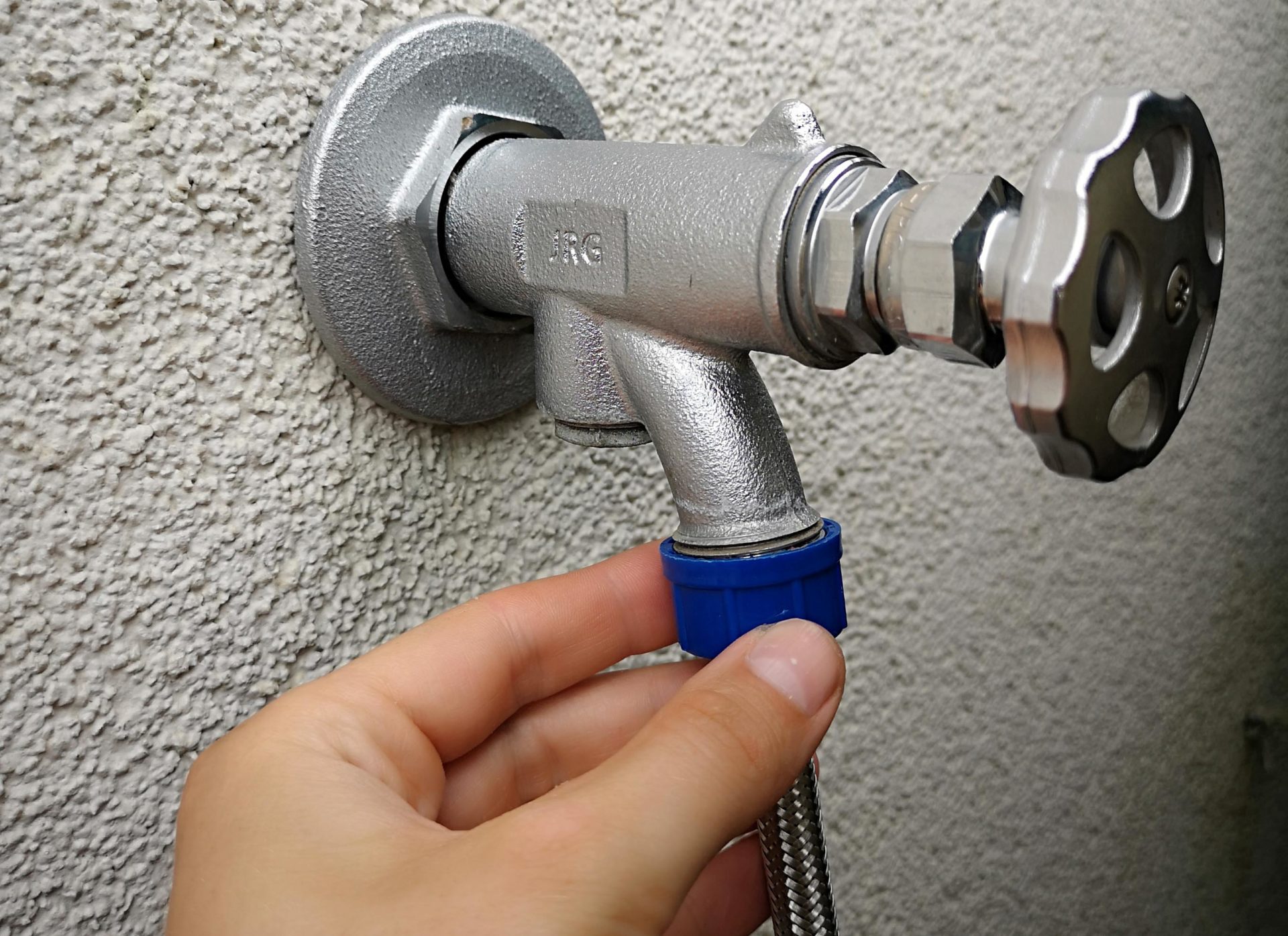 Determine the water pressure with a manometer - this is how it works ...